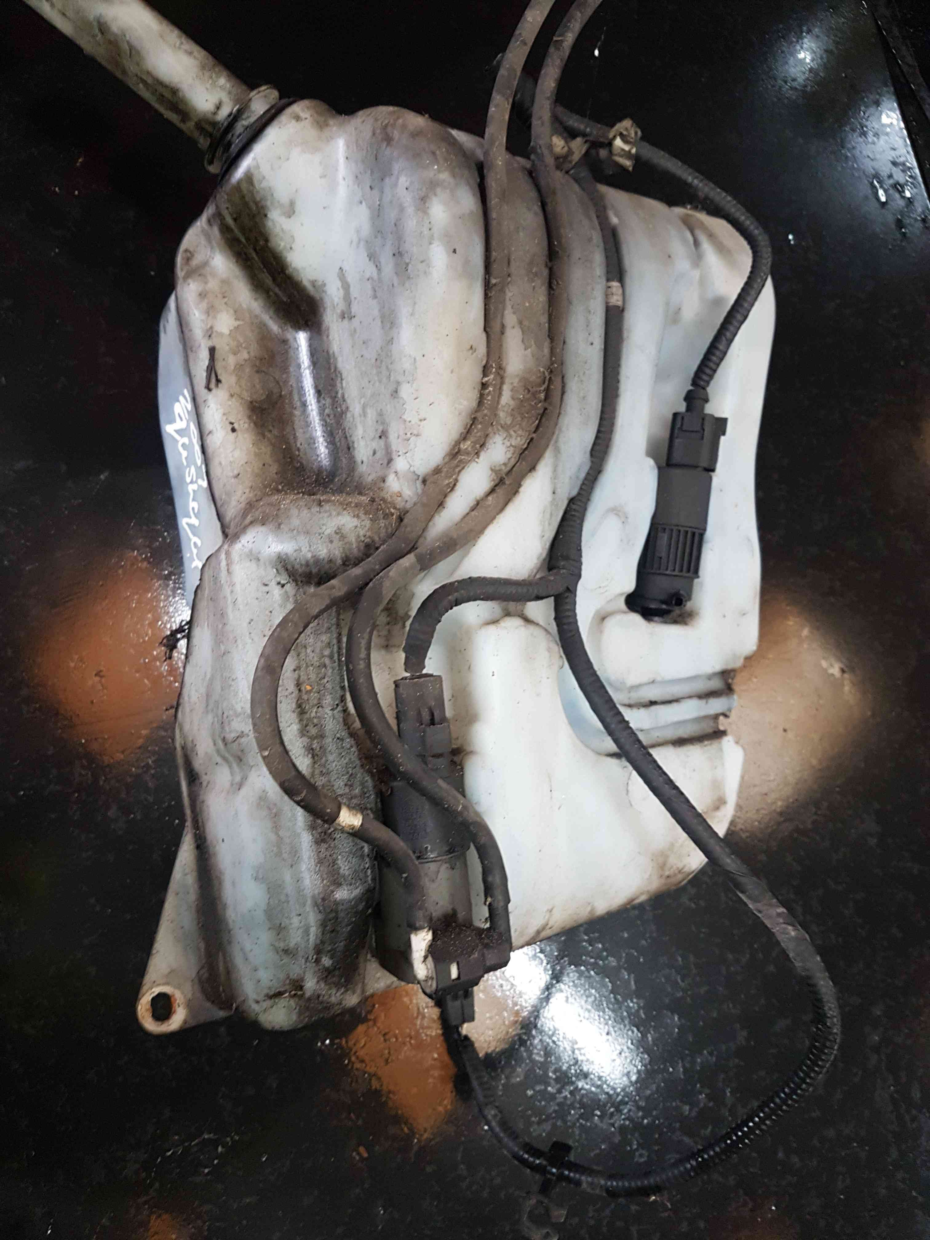 Nissan Qashqai 2006-2013 Windscreen Washer Bottle Xenon 2 Pumps | Store