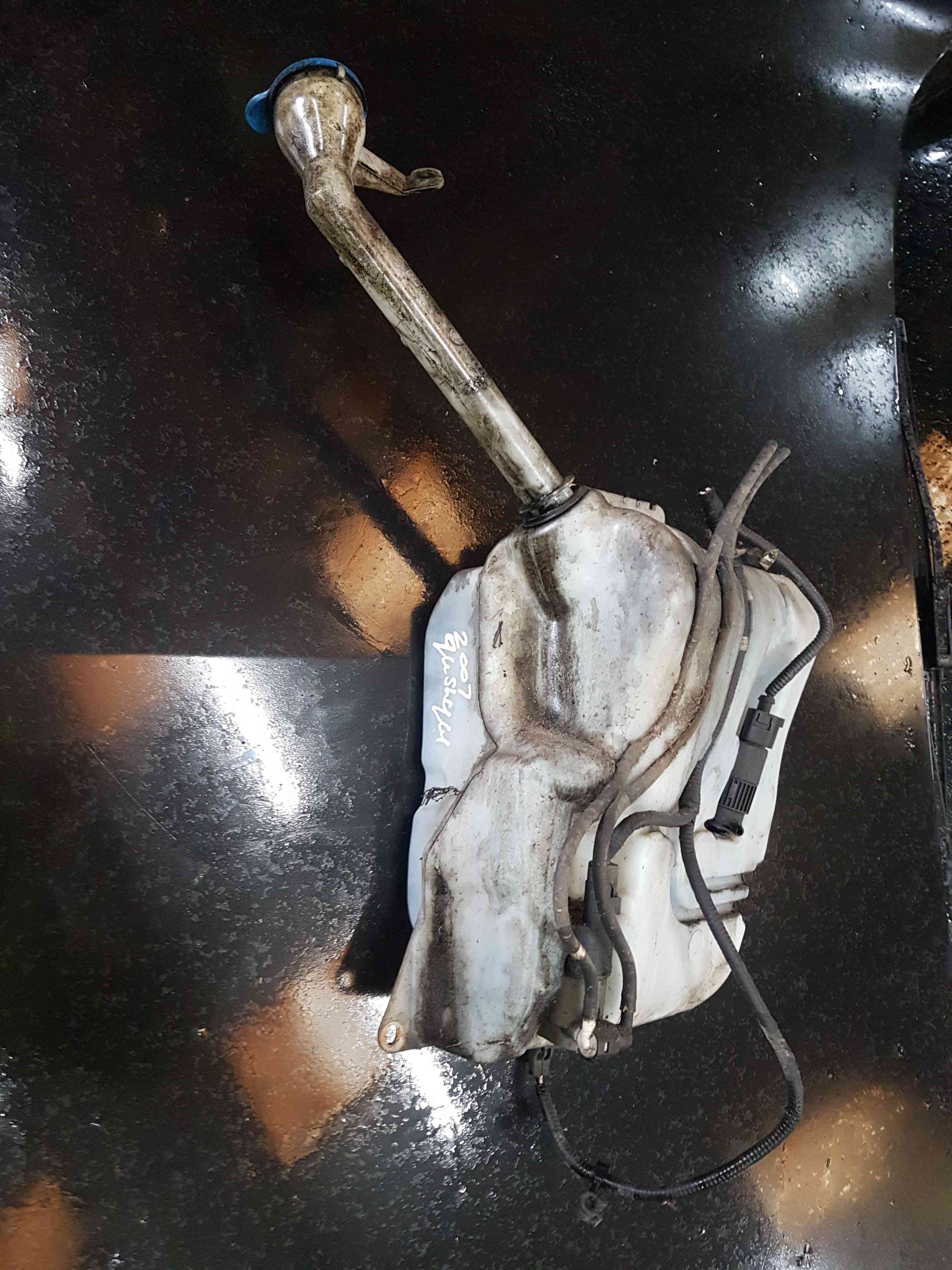 Nissan Qashqai 2006-2013 Windscreen Washer Bottle Xenon 2 Pumps | Store