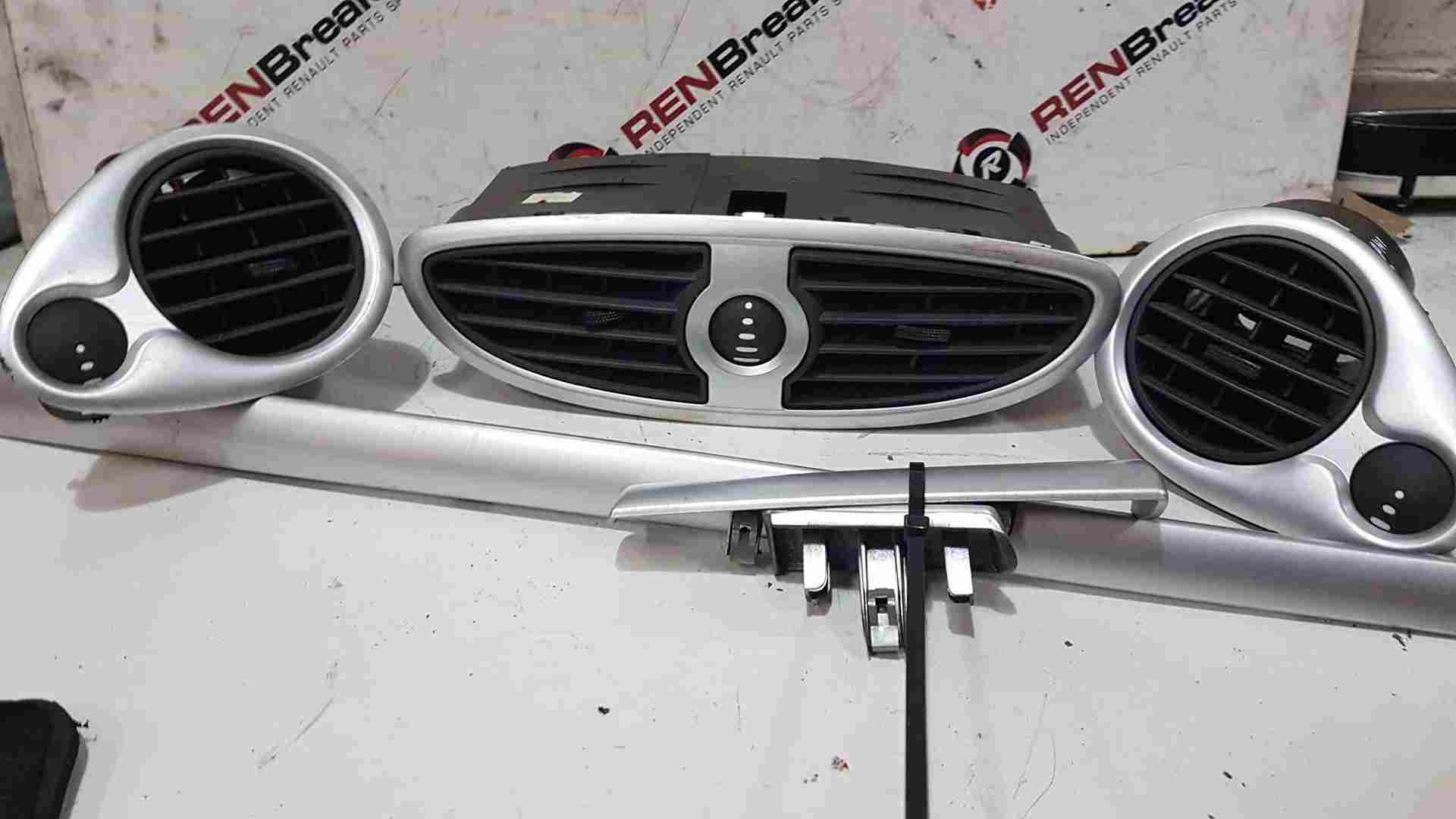 Renault Clio MK3 2009-2012 Dashboard Vents Bump Trim Moulding set ...