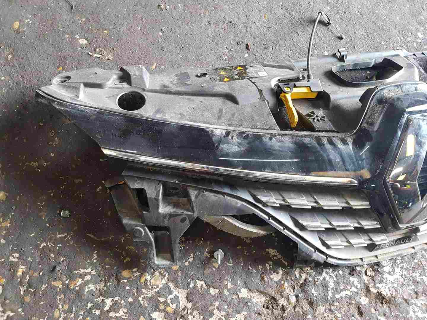 Renault Clio MK5 2019-2023 Front Grill Grille Diamond Badge Gloss Black ...